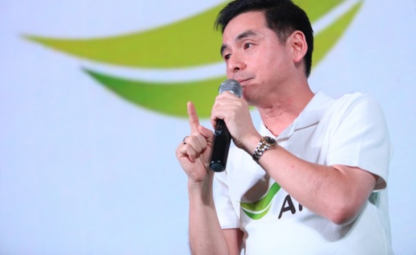 "หยุด" เพื่อก้าวที่ไกลกว่า กลยุทธ์ที่ทุกคนต้องฟังของ AIS และ dtac