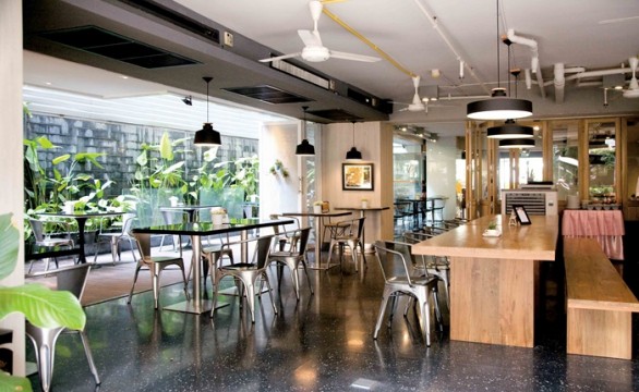 Alphabet Cafe & Bar สองห้วงอารมณ์ความรู้สึกในหนึ่งเดียว