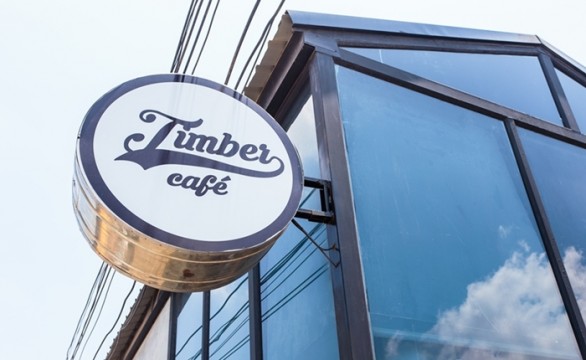 Timber Café คาเฟ่สไตล์ลอฟท์ เรือนกระจกขรึมเท่เผยเนื้อแท้ของวัสดุ