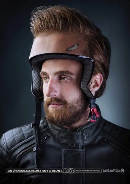 บริษัทประกันออกสื่อสิ่งพิมพ์เตะตา ที่ไม่ว่ามองยังก็เห็นว่าหมวกกันน็อค ...