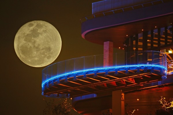 วานา นาวา หัวหิน โชว์ภาพสุดตรึงใจ “ซูเปอร์ฟูลมูน” ปรากฏการณ์ดวงจันทร์ ...