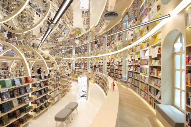บีทูเอส พลิกโฉม สร้างแลนด์มาร์ค “BOOK CAVE” แห่งใหม่ใจกลางเมือง เปิดตัว ...