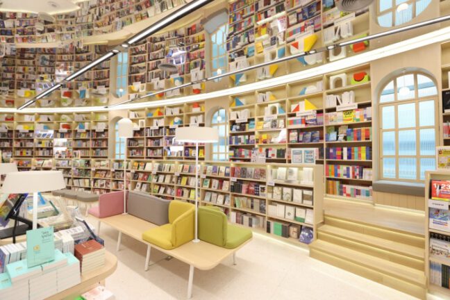 บีทูเอส พลิกโฉม สร้างแลนด์มาร์ค “BOOK CAVE” แห่งใหม่ใจกลางเมือง เปิดตัว ...