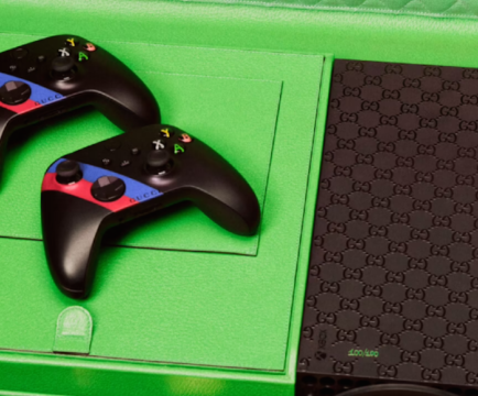 Gucci & Xbox โชว์ภาพเขย่าตลาดเกมอีกรอบ โปรโมทชุดคอนโซลสุดชิคราคา 3 แสนบาท!