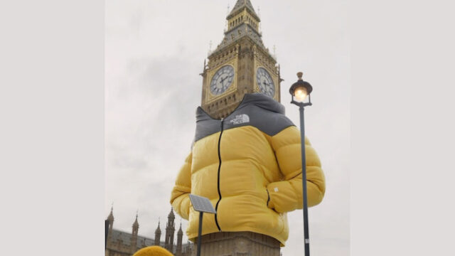 The North Face เปลี่ยนแลนมาร์ก Big Ben เป็นซูเปอร์โมเดลรับลมหนาว