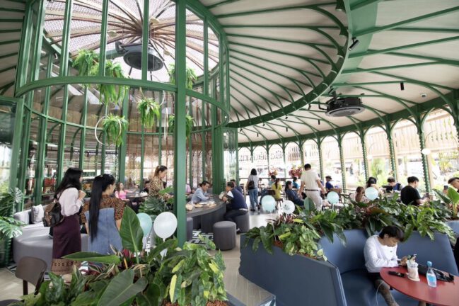 คุยกับคุณจันสะหว่าง ผู้บริหารธุรกิจ Non-Oil แห่ง PTT Lao ชาวลาวผู้ปลุกปั้น Cafe Amazon ดันยอดขาย ...