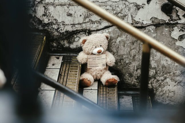 สะเทือนใจ! Homeless Toys เมื่อตุ๊กตาไร้บ้าน สะท้อนปัญหาเด็กไร้ที่อยู่ใน ...