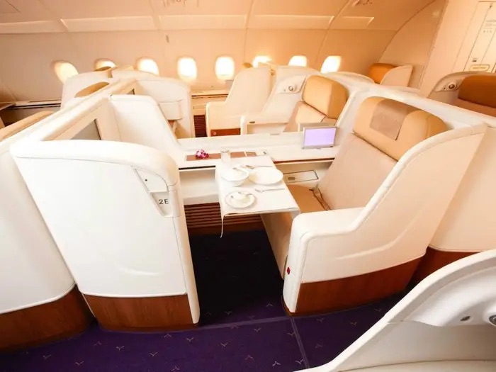 เปิดที่มาที่นั่งระดับ First Class ประสบการณ์เดินทางสุดหรูในราคาหลักแสน ...